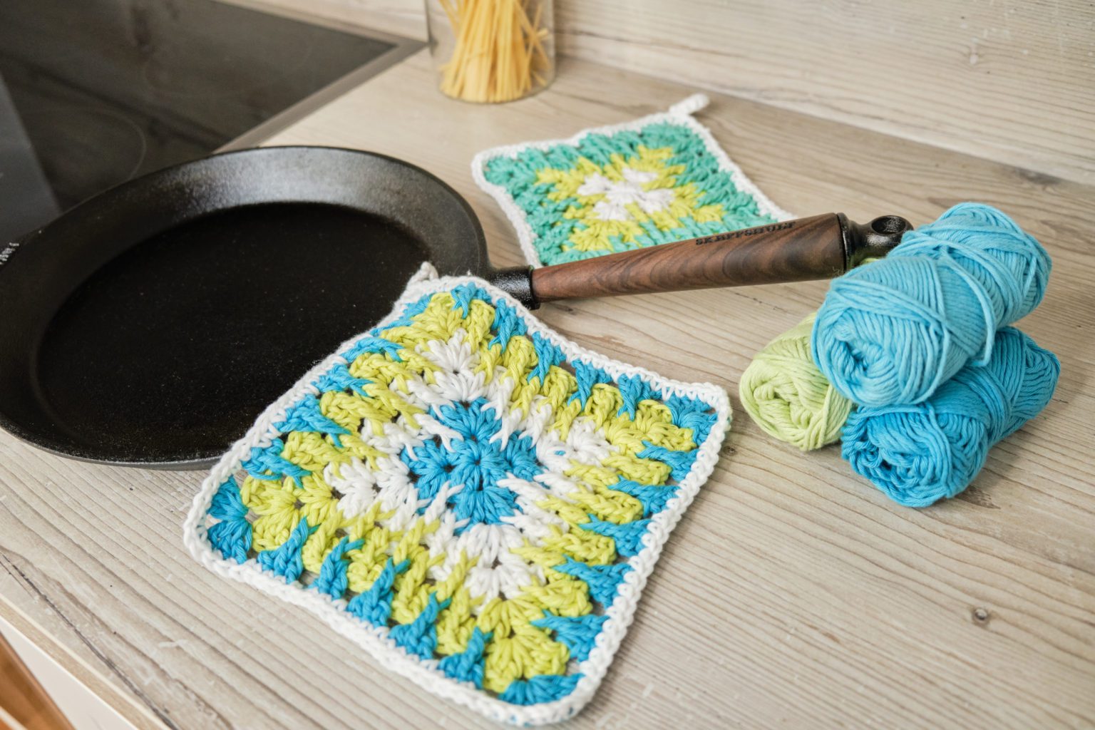 The mosaic granny square — Free crochet video tutorial