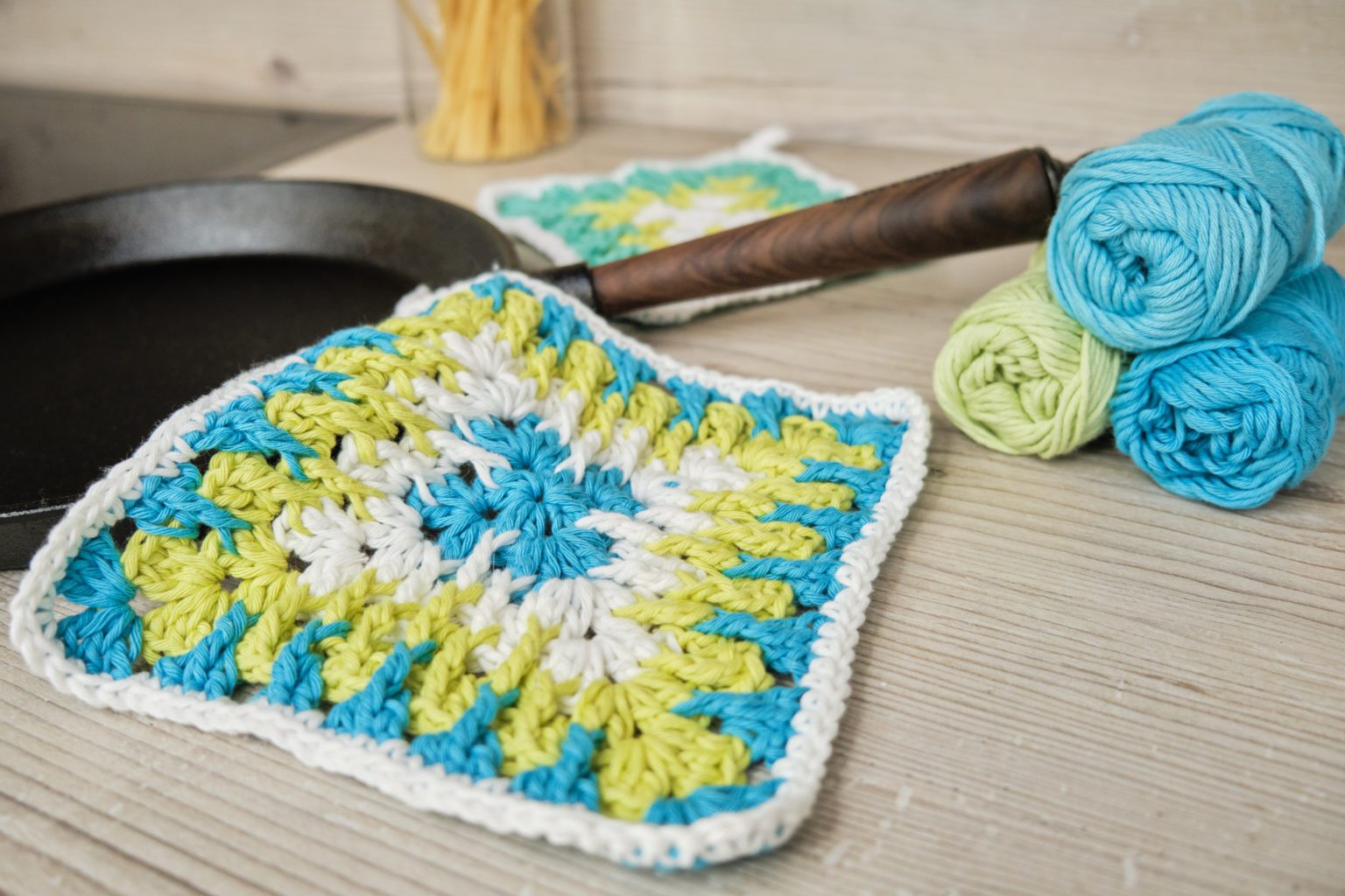 The mosaic granny square — Free crochet video tutorial
