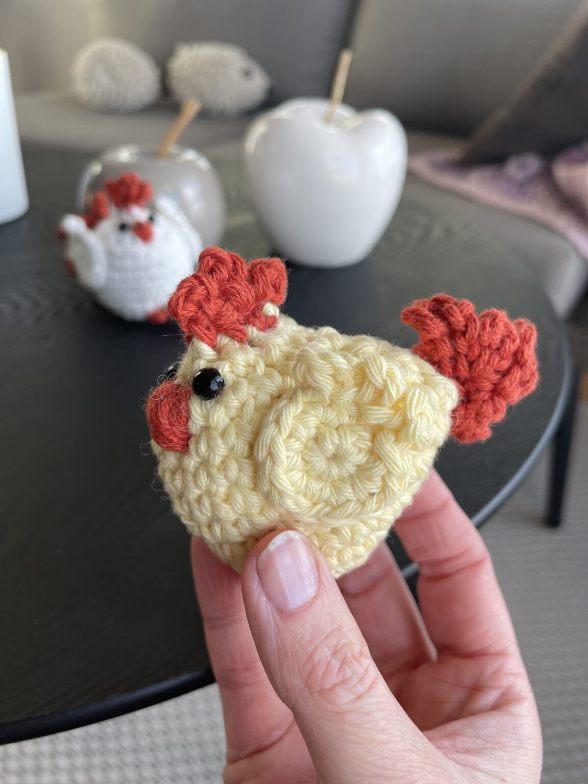 How to make a cute crochet amigurumi chicken pattern - FREE